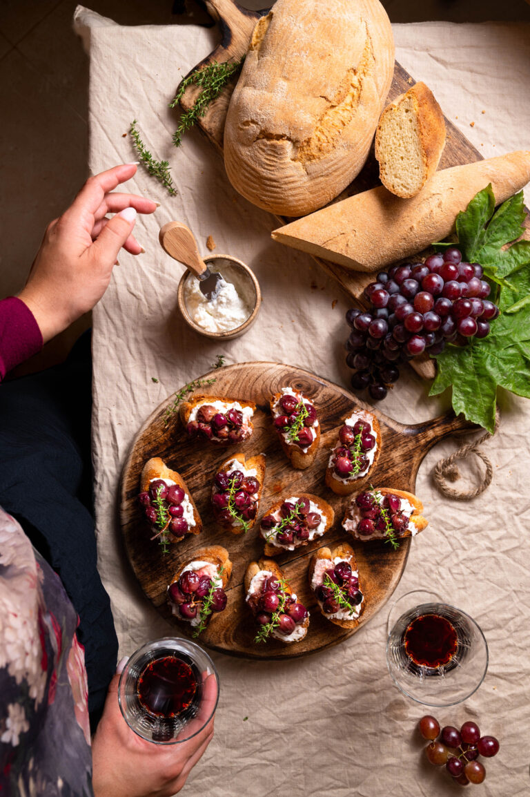 Crostini με Μους Φέτας & Ψητά Σταφύλια